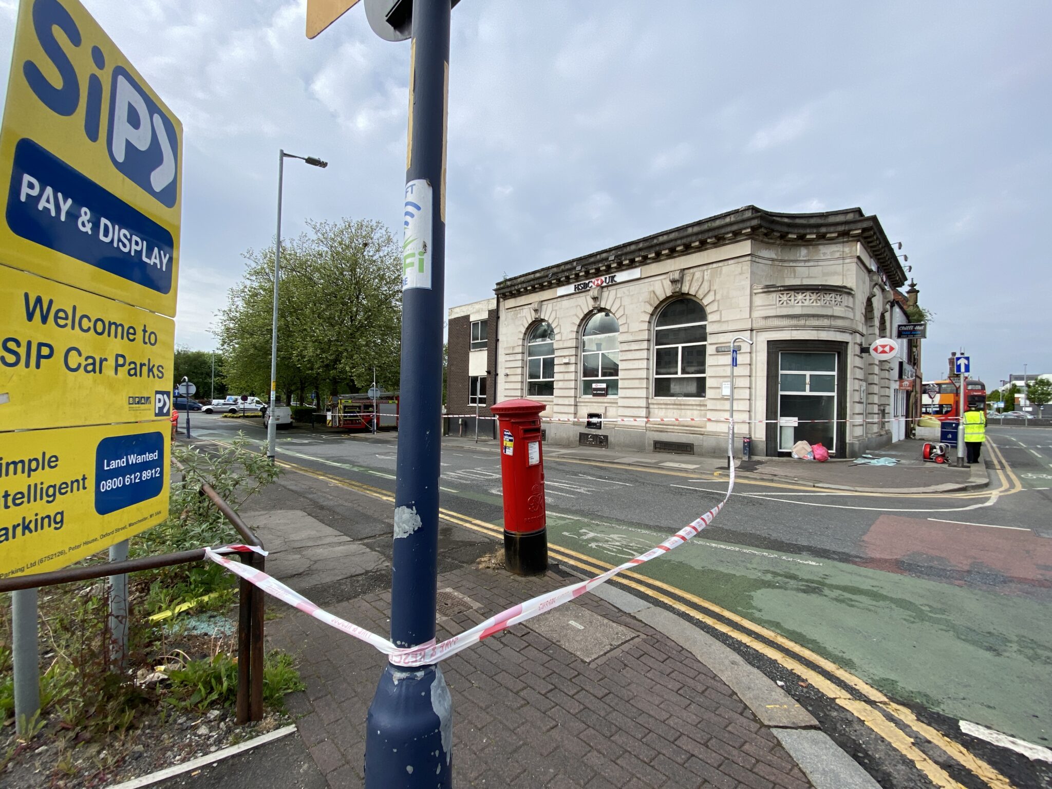 Fire breaks out at HSBC bank in Ashton-under-Lyne - Tameside Correspondent