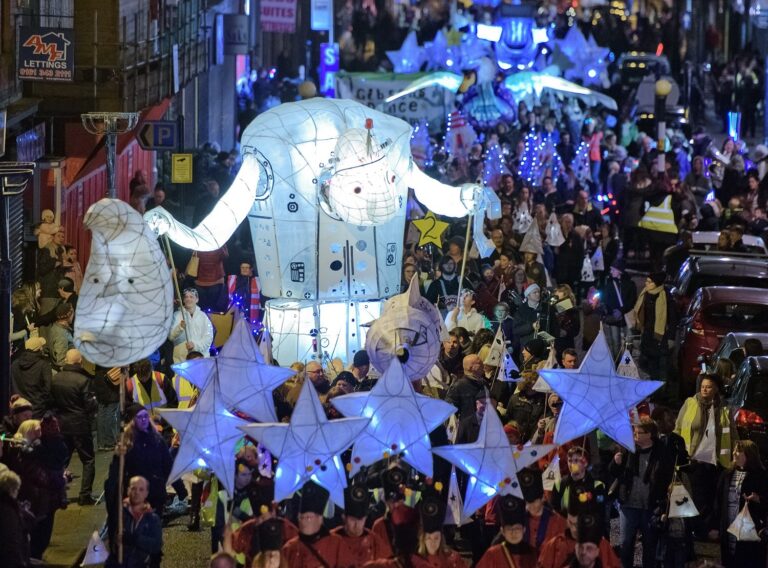 Tameside’s Lantern Parade set to head to Stalybridge - Tameside ...